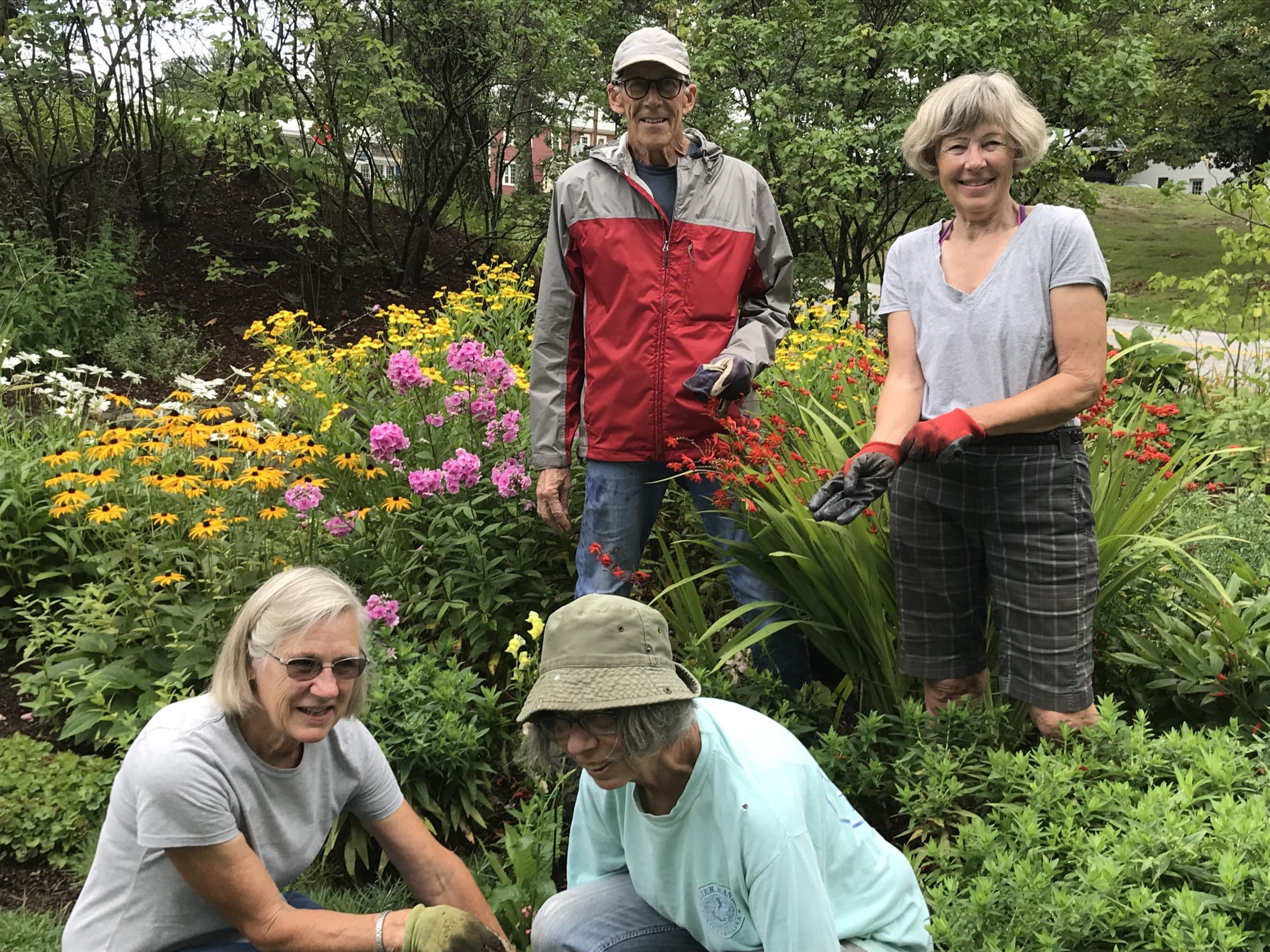 Volunteer | Garden at Tracy Library