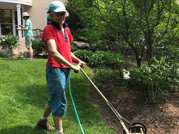 Volunteer | Garden at Tracy Library